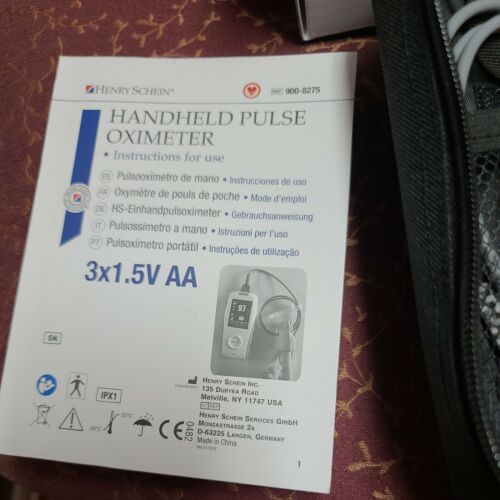 NEW Handheld Pulse Oximeter with finger sensor and carrying case ...