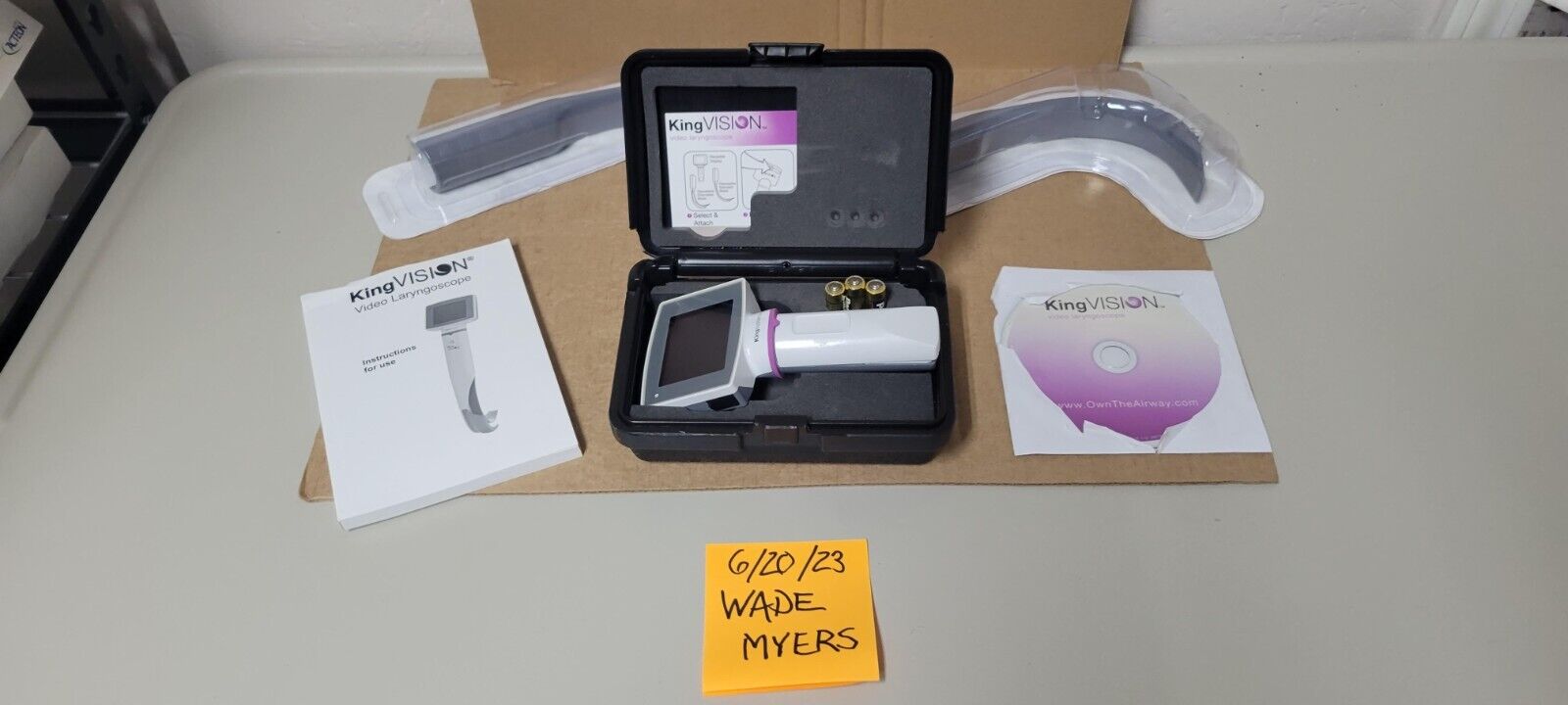 (Pre-Owned) King Vision VIDEO LARYNGOSCOPE w/Channel Blades (2 ...